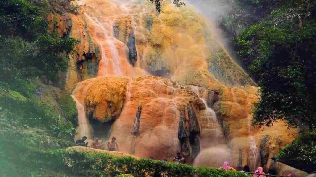 Pancuran 7 Baturraden, Wisata Pijat Belerang dengan View Pegunungan ...