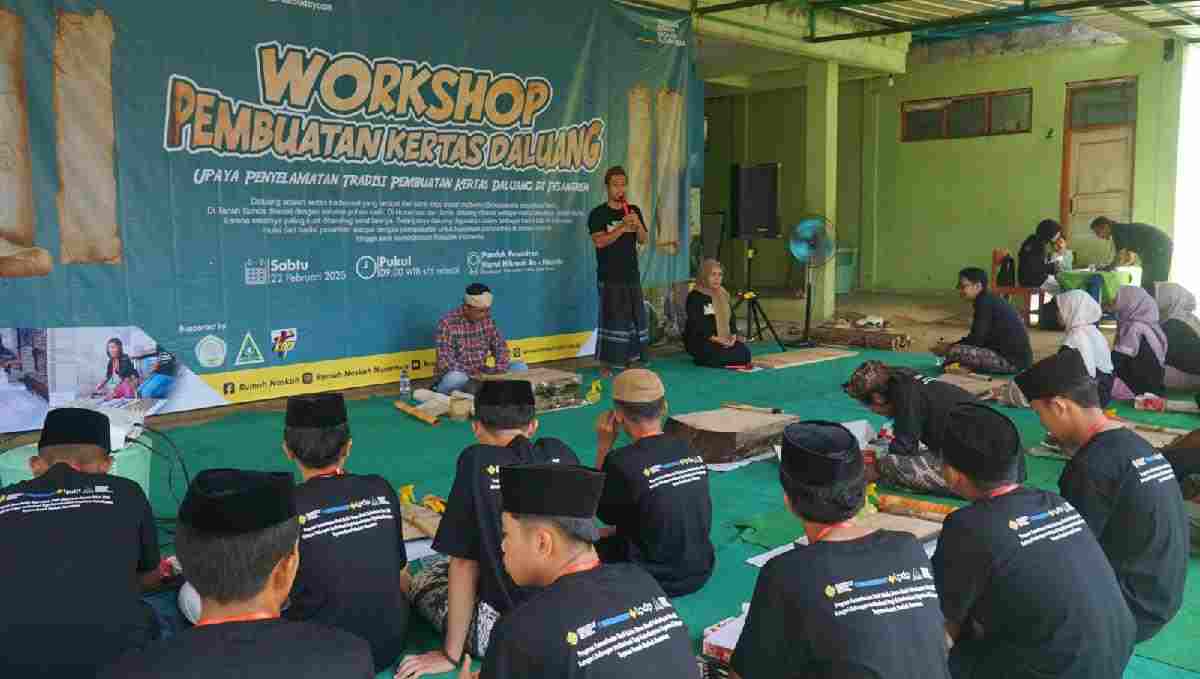 Workshop Pembuatan Kertas Daluang, Upaya Melestarikan Tradisi di ...