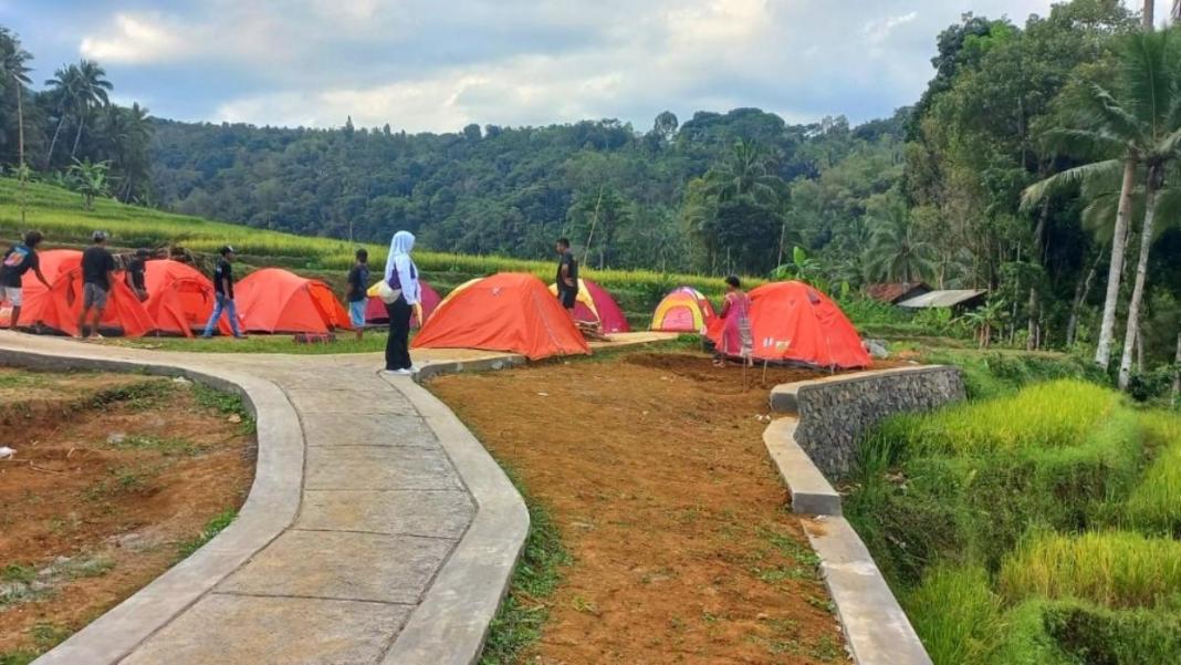 Sensasi Camping Tepi Sungai di Cadas Ngampar Ciamis, Wisata Alam Dekat ...